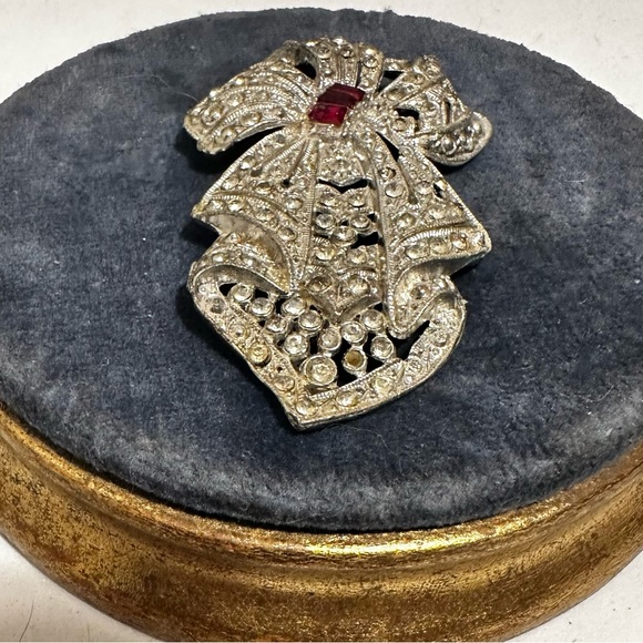 pot metal | Jewelry | Vintage Dress Clip | Poshmark